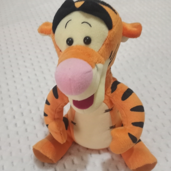 Disney | Toys | Disney Tigger Talking Plush Animal 999 | Poshmark